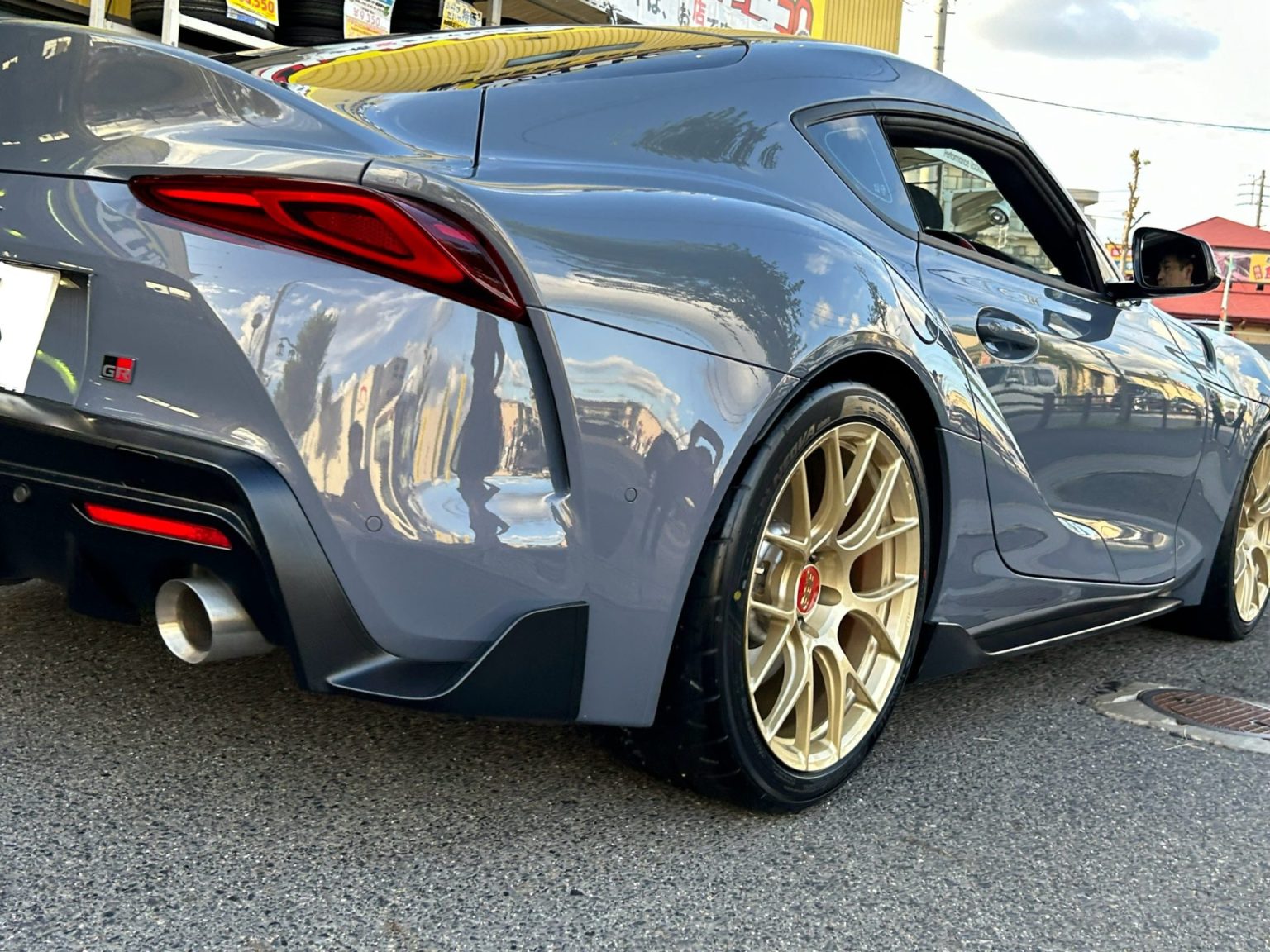 GRスープラ⇒機能美満載【BBS RE-V7】をインストール(^_^) | 秋山タイヤホームページ